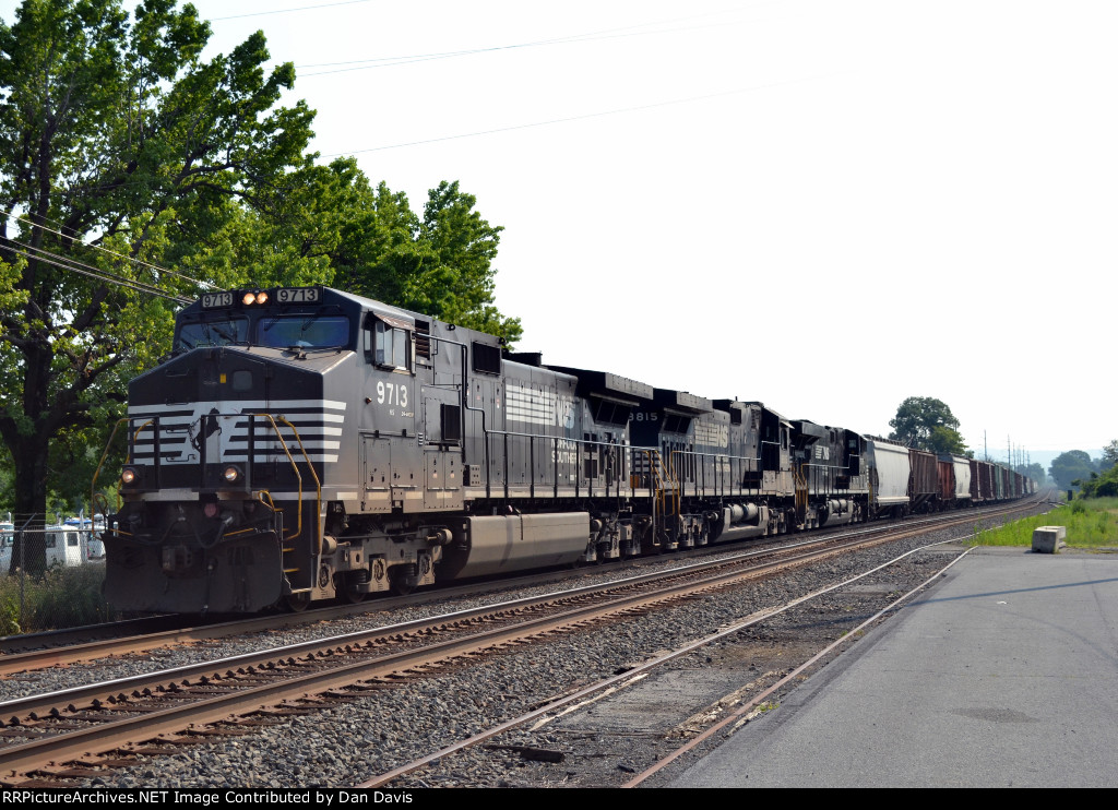 NS C40-9W 9713 leads H68